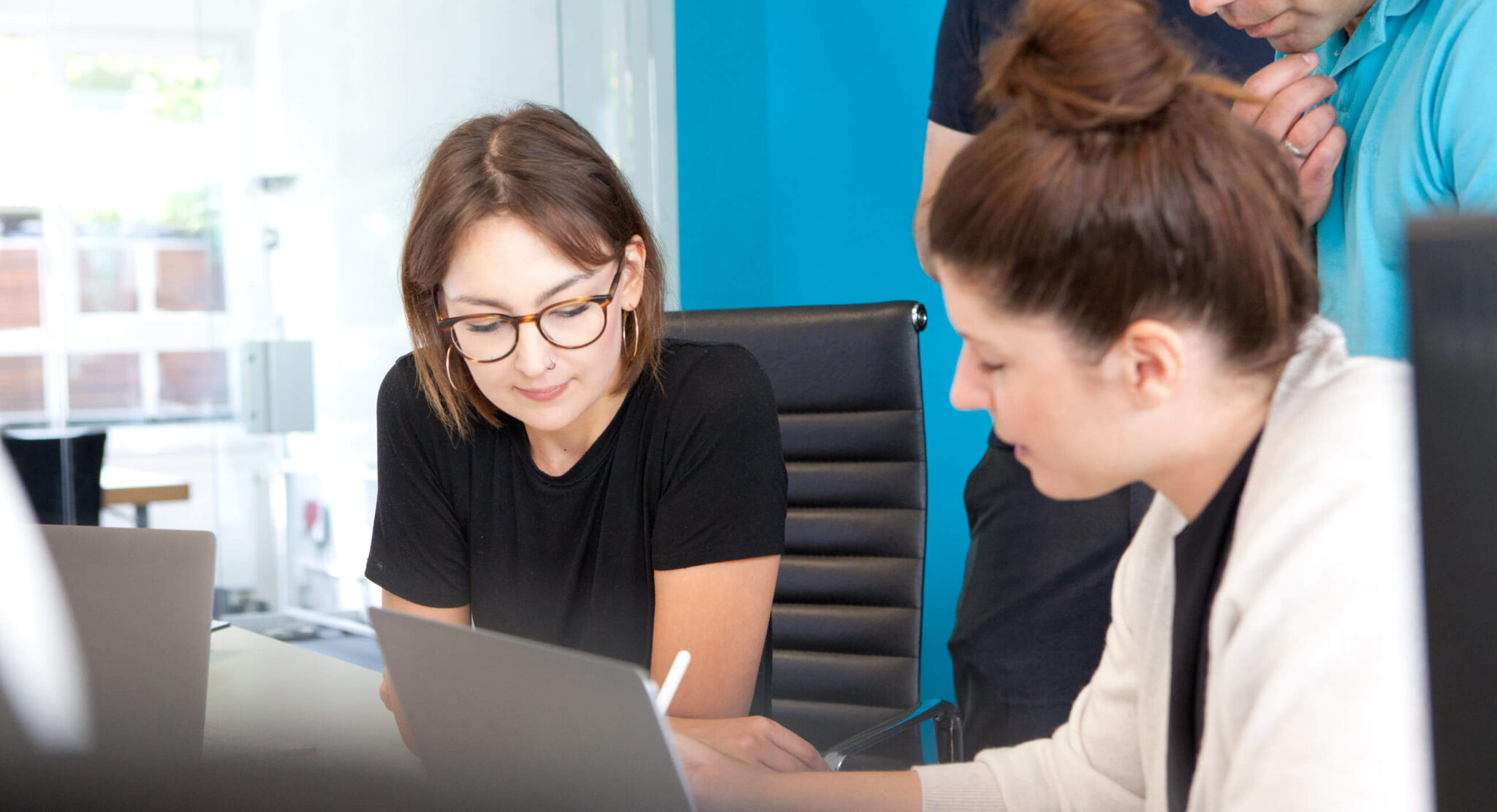 Markenentwicklung und Corporate Design - Younes Design Köln